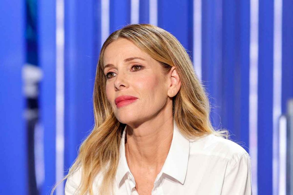 La Marcuzzi è ancora la più bella di tutte: l'ex iena fa impazzire i fan